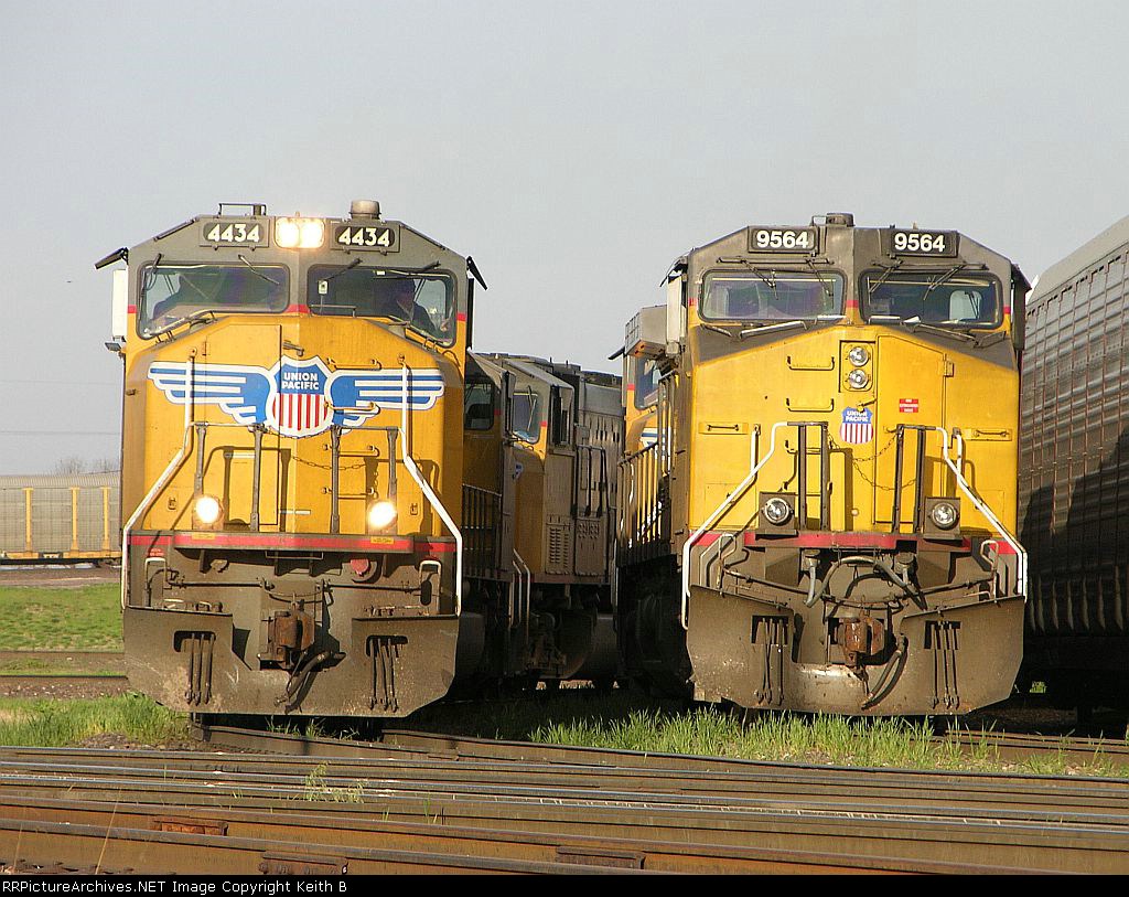 UP 4434 and 9564